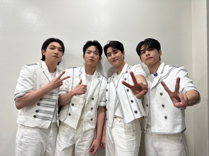 'You Were Beautiful'Welcome to the Show' Day6 performs in the KBO All- | SportsChosun