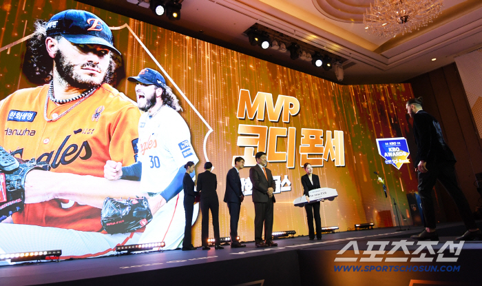 KBO MVP Hanwha Ponce | SportsChosun
